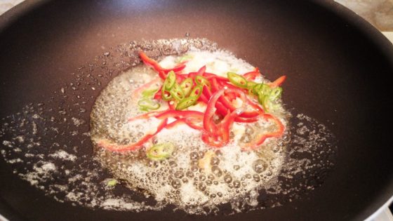 Cum se prepara calamarul - tras la tigaie cu usturoi si lamaie